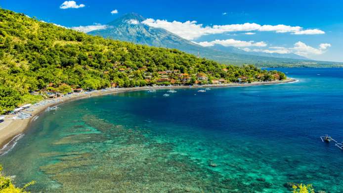 Las 17 playas más bonitas de Indonesia | Costa Cruceros