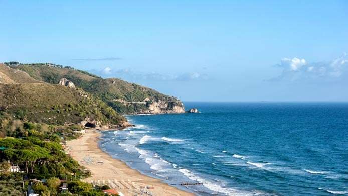 Las 15 playas más bonitas de Roma y sus alrededores | Costa Cruceros