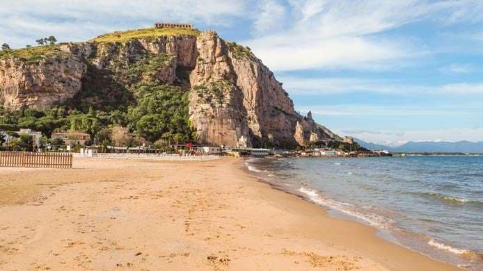 Las 15 playas más bonitas de Roma y sus alrededores | Costa Cruceros